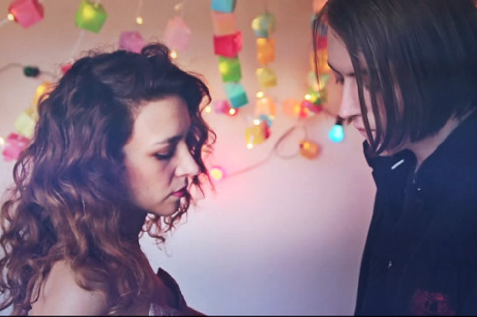 PREMIERE: Appleonia With The Vines' Craig Nicholls – She Is The Sun ...